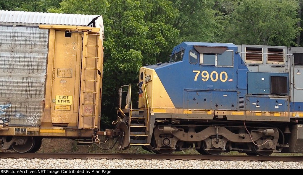 CSX 7900 runs second